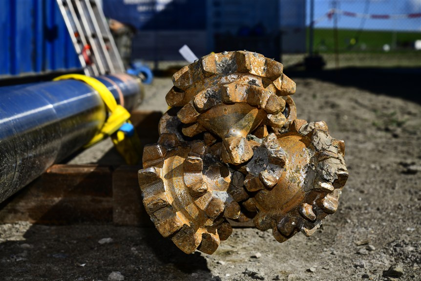 First drilling under seawall - Porthos